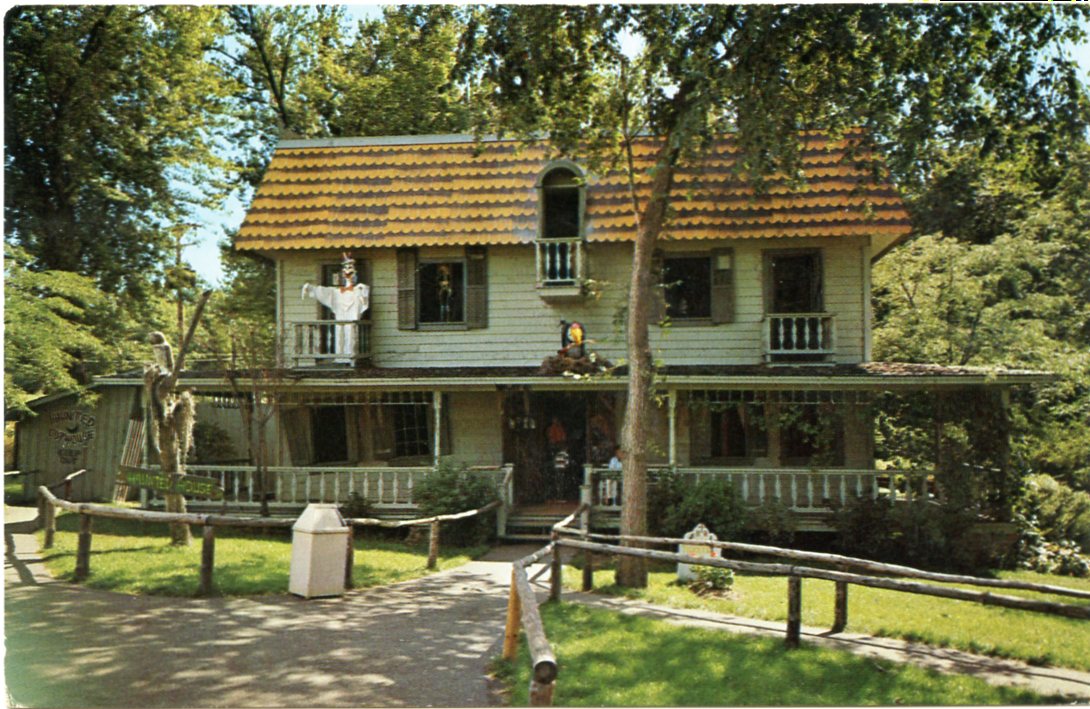 Fort Dells, Wisconsin Dells, WI [Postcard] – Carey's Emporium